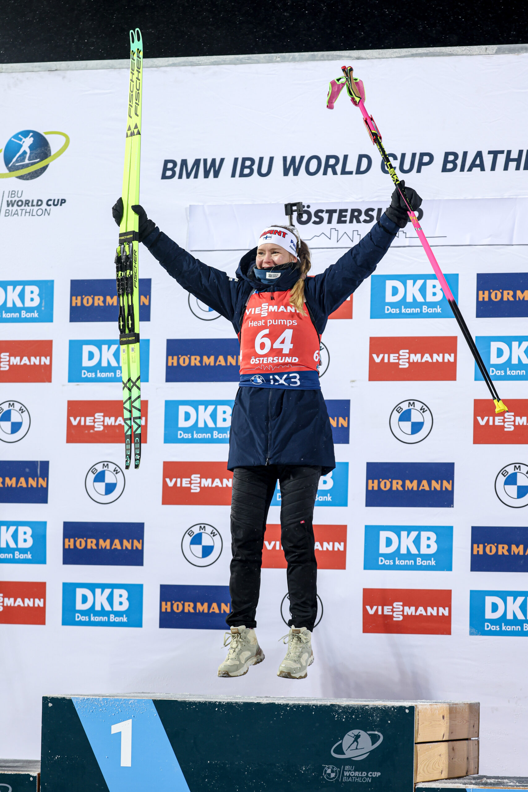 Suvi Minkkinen nousi ampumahiihdon maailmancupin johtajaksi - Suomen ...